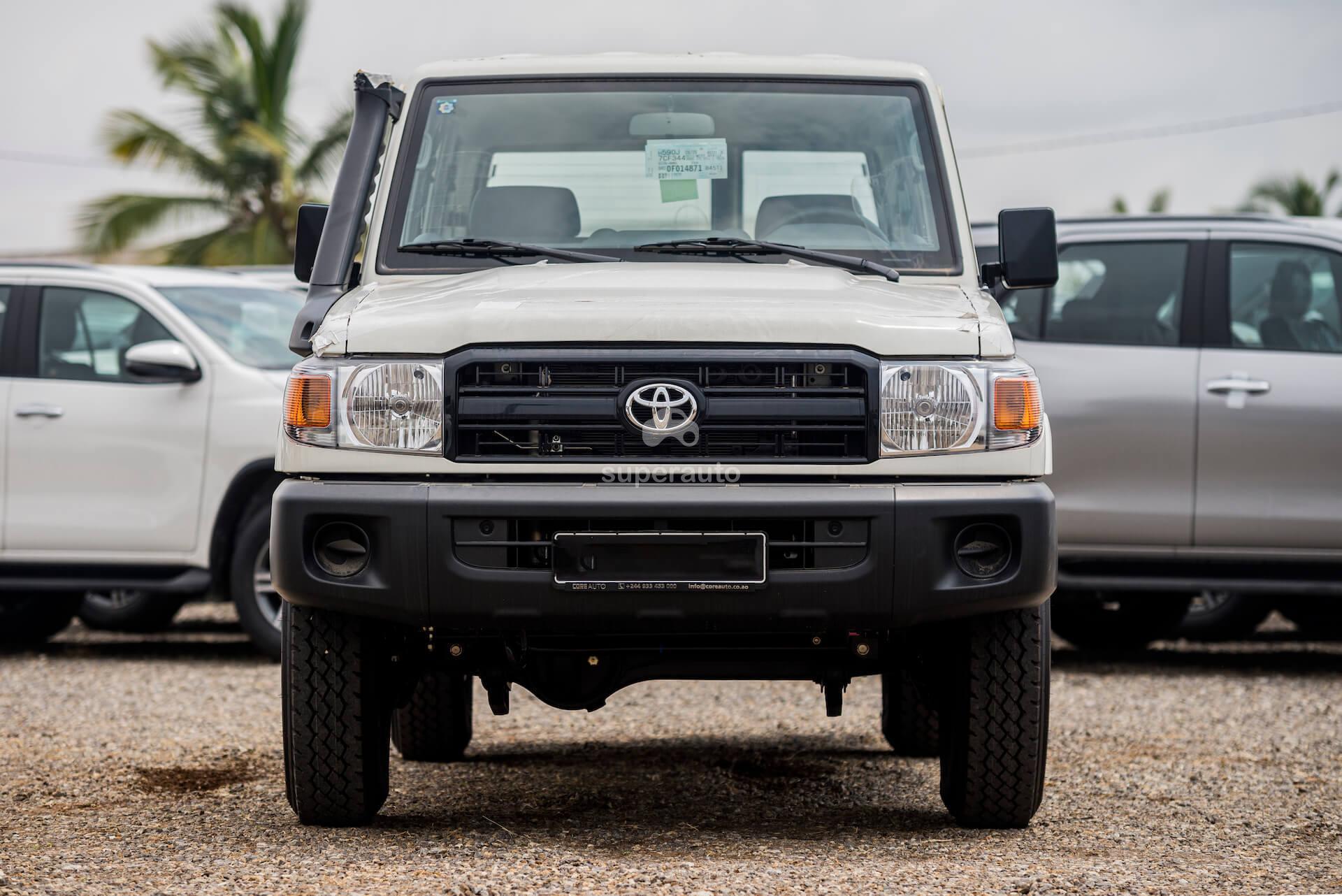 Toyota Land Cruiser LX