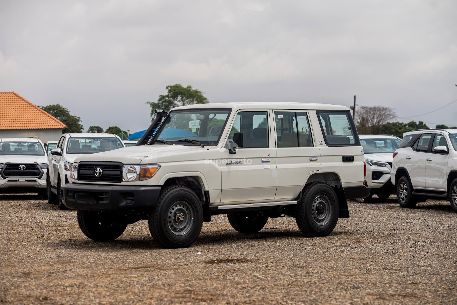 Toyota Land Cruiser LX
